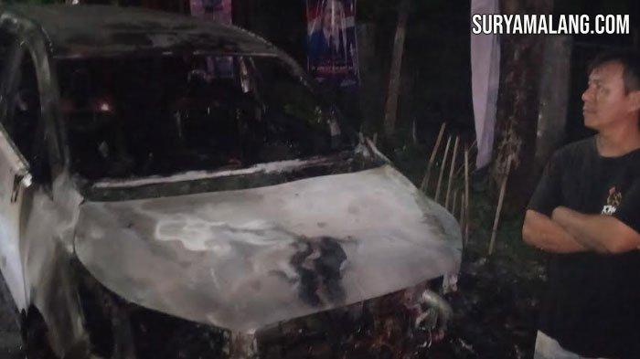 Mobil Innova Venturer Terbakar Dekat SPBU di Mangli, Jember ...