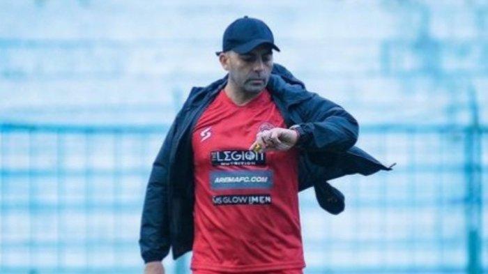 Arema FC Kalah dari Persib, Javier Roca Hanya Punya Kesempatan di 2 ...