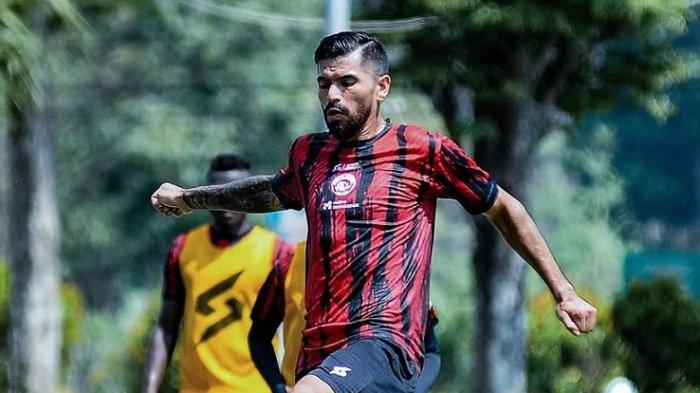 Arema FC Fokus Benahi Sistem Pertahanan, Umpan Vertikal Bakal Jadi ...