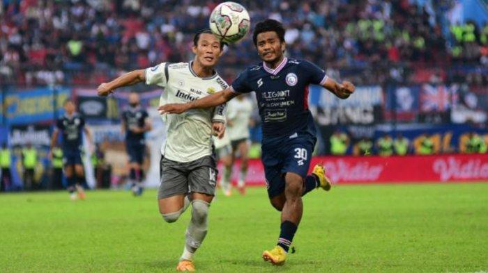 Arema FC Kepayahan Ladeni Permainan Bertahan Persib Bandung, Ini ...