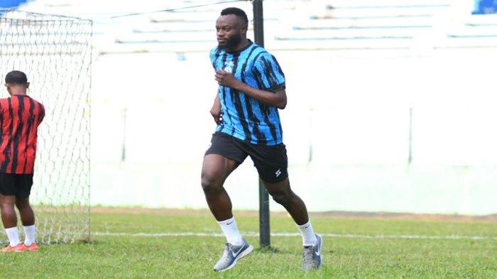 Otak-atik Pemain ala Widodo C Putro di Arema FC, Charles Lokolingoy ...