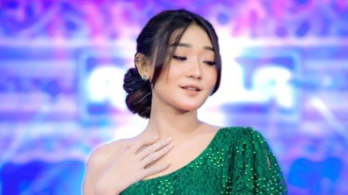 Kondisi Terkini Penyanyi Dangdut Difarina Indra Setelah Kecelakaan di Tol Jombang-Mojokerto ...