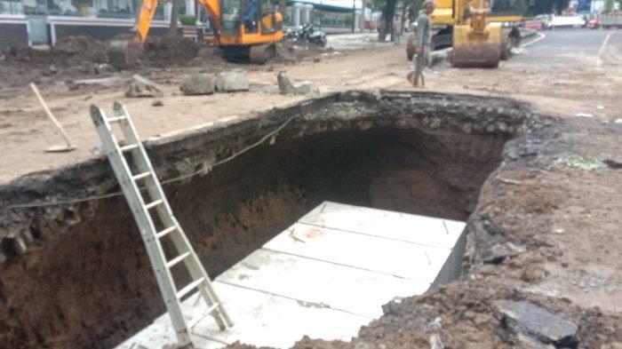 Hari Kedua Perbaikan Jalan Bandung Ambrol, Dipasang Enam Box Culvert ...