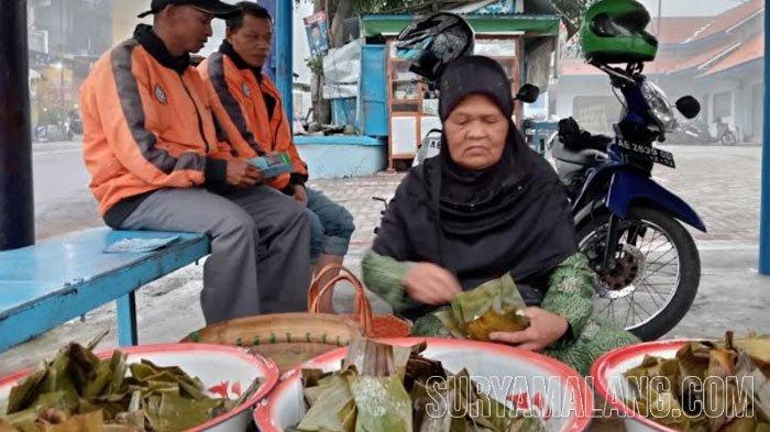Sega Menok Khas Kaki Gunung Lawu di Magetan Hanya Rp 2.000 per Bungkus - Suryamalang.com