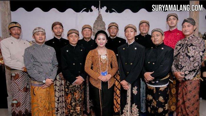 Pagelaran Wayang Kulit Bawakan Cerita Babad Kadhiri Secara Utuh ...