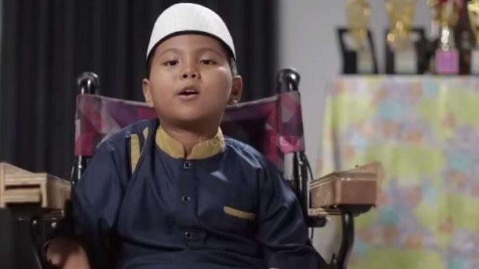 Kisah Alif Rassya Hafiz Quran Ingin Jadi Imam Masjidil Haram, Selalu Semangat Meski Pakai Kursi ...