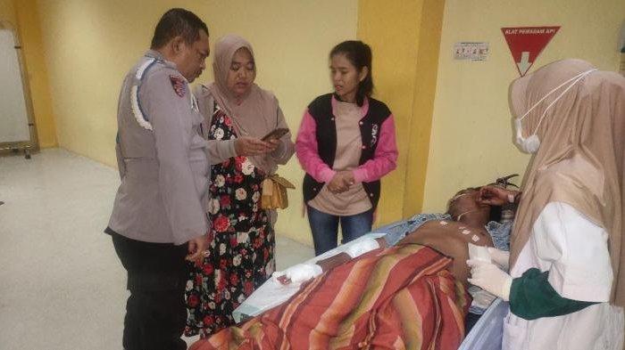 Enak-enak Ngopi di Warkop Benjeng Gresik, Pria Ini Disabet Pedang, Tiga ...