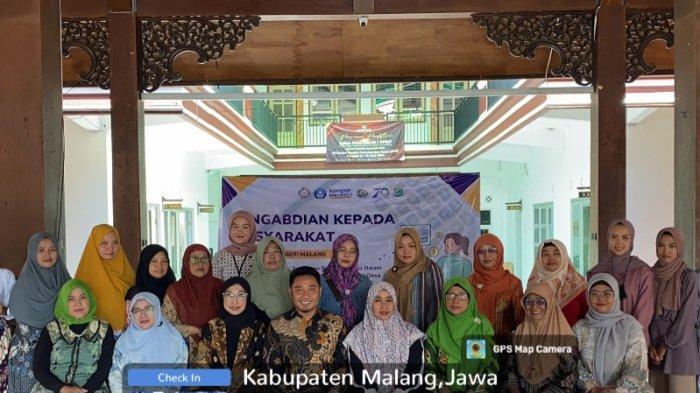 Dosen FEB UM Gelar Literasi Keuangan Rumah Tangga di Desa Ngijo ...