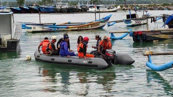 Diterjang Ombak Besar Nelayan Asal Sukabumi Hilang di Pacitan, Kapal Terbelah Dua - Suryamalang.com