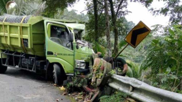 Truk Masuk Jurang Sedalam 50 Meter di Trenggalek, Sopir Selamat - Suryamalang.com
