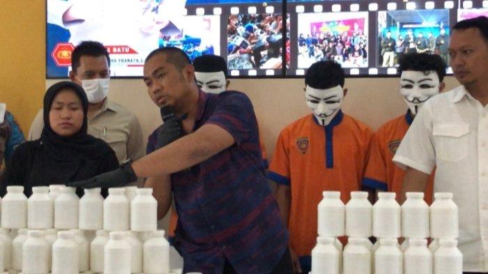 Pemuda Asal Bumiaji Kota Batu Diringkus Polisi Karena Edarkan Sabu-sabu dan Pil Koplo ...