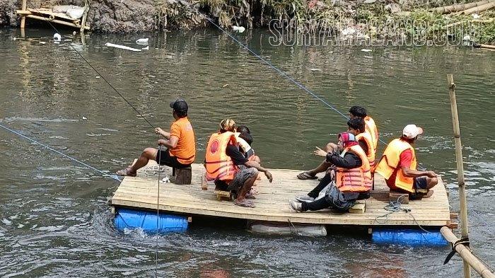 Siswa Berangkat Sekolah Naik Rakit, DPUPRKP Kota Malang Tak Bangun ...
