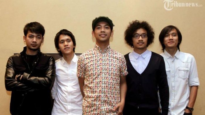 Ini Apresiasi D’masiv Untuk Fansnya, Mulai Dari Kado Gitar Sampai ...