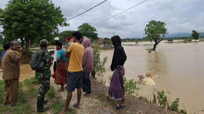 BPBD Sumenep Sebut 17 KK di Sumenep Terdampak Banjir Akibat Tanggul Sungai Jebol - Suryamalang.com