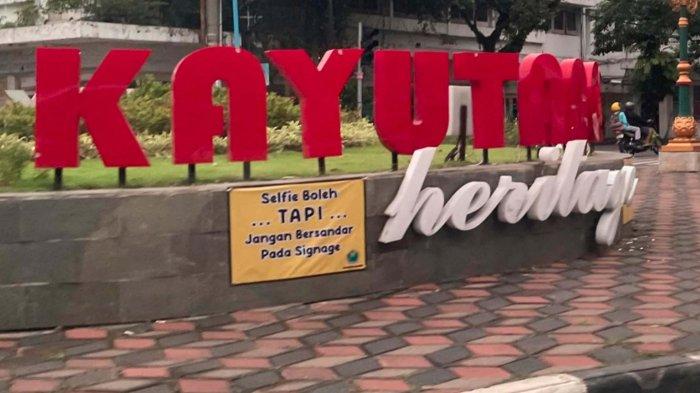 DLH Kota Malang Pasang Banner Imbauan di Ikon Tulisan Kayutangan ...