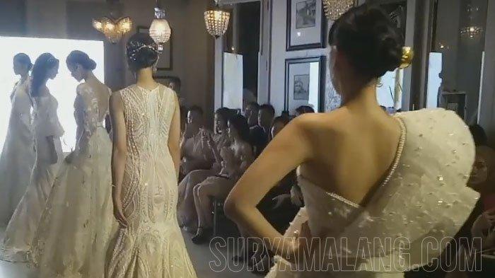 GALERI FOTO - Para Model Cantik Peragakan Busana Karya Desainer ...