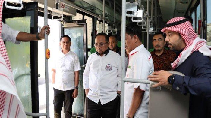 Bus Ramah Lansia dan Disabilitas untuk Jemaah Haji Indonesia di Arab ...