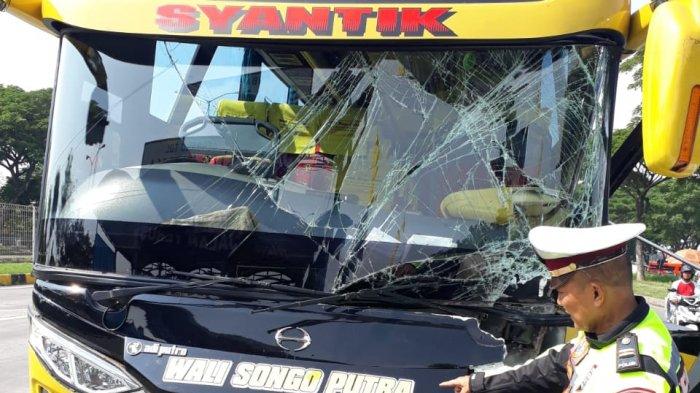 Bus Pariwisata dari Gresik Tujuan Bangkalan Menabrak Peron Jembatan ...