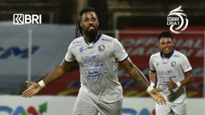 Hasil Skor Akhir Persita Tangerang Vs Arema FC Adalah 0-2, Carlos ...