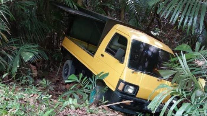 Mobil Pikap Terperosok ke Jurang Sedalam 5 Meter di Bantur, Kabupaten Malang - Suryamalang.com