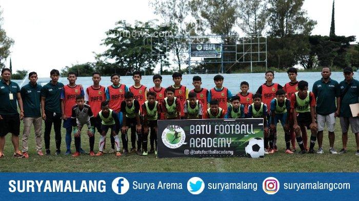 Ganis Rumpoko Launching Batu Football Academy (BAFA) di Stadion Brantas ...