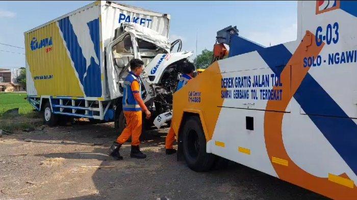 Sopir Truk Tewas Usai Tabrak Truk Bermuatan Sapi di Jalan Tol Ngawi-Solo KM 577 - Suryamalang.com