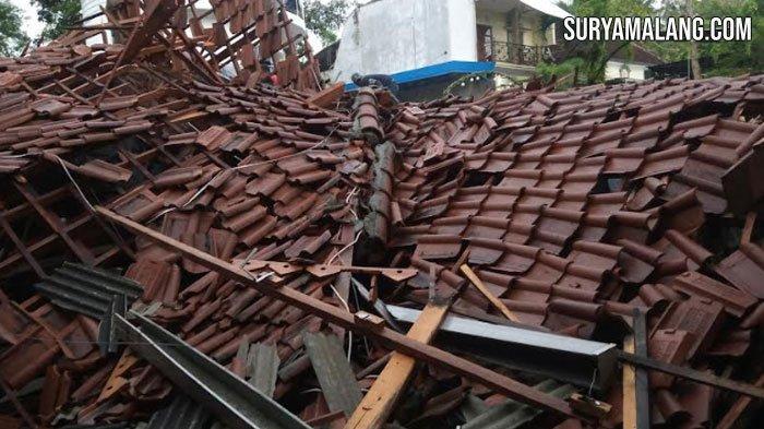 Energi Angin Robohkan Joglo Baru di Desa Bolorejo Kecamatan Kauman ...