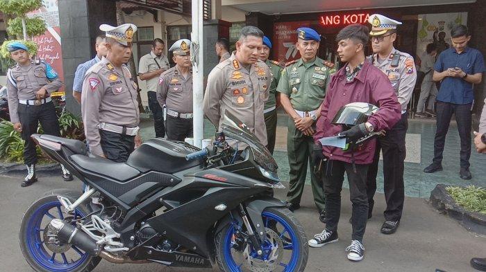 Ratusan Kendaraan Balapan Liar dan Berknalpot Brong di Kota Malang Dirazia - Suryamalang.com