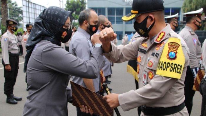 Kapolresta Malang Kota, Kombes Pol Leonardus Simarmata Beri Penghargaan ...