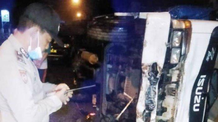 Kecelakaan Truk Vs Motor di Tulungagung, Pengendara Asal Trenggalek Tewas dan Truk Terguling ...