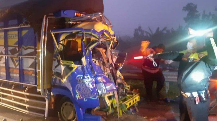 Kronologi Kecelakaan Truk Vs Truk Tronton di Tol Ngawi-Solo, 1 Orang Tewas - Suryamalang.com