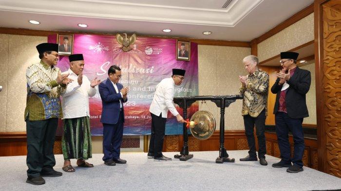 Gus Yahya Ungkap Cara PBNU Jadikan Agama di Posisi Sentral Kancah ... Gus Yahya Ungkap Cara PBNU Jadikan Agama di Posisi Sentral Kancah ...