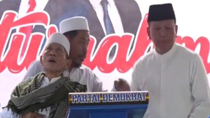 Video Viral Kiai di Banyuwangi Pingsan saat Doakan Prabowo Menang Pilpres 2024, Ini Faktanya ...