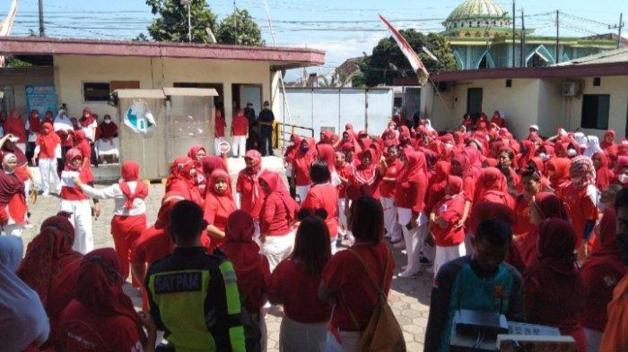 800 Lebih Karyawan PT Cakra Guna Cipta Merahkan Pabrik - Suryamalang.com