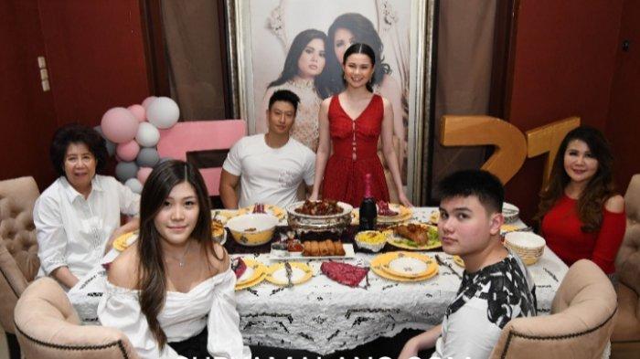 Cara Miss Global 2018, Fabienne Nicole Groeneveld Rayakan Natal di ...