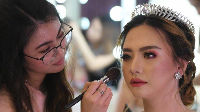 Cara Rias Mata agar Terlihat Tajam tapi Kelopak Mata Samar ala Korea ...