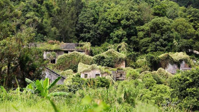 Amazing! Negeri Dongeng Ini Tiba-Tiba Muncul di Pegunungan Kuno ...