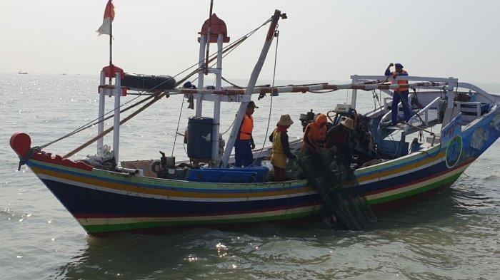 Kapal Nelayan Gresik Pakai Trawl Tertangkap di Bangkalan, Jaring dari Pemerintah Susah Dapat ...