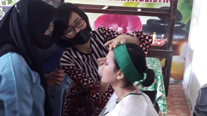 Pancawarni, Anggota Persit KCK Ini Gemar Bagikan Bakatnya Secara Gratis - Suryamalang.com