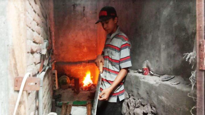 Kisah Muhammad Alan, Pemuda Kota Malang Jadi Pandai Besi, Kini Panen ...