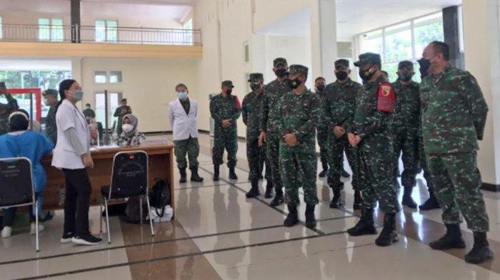 Pangdam V Brawijaya Mayjend TNI Suharyanto ke RST dr Soepraoen Malang ...