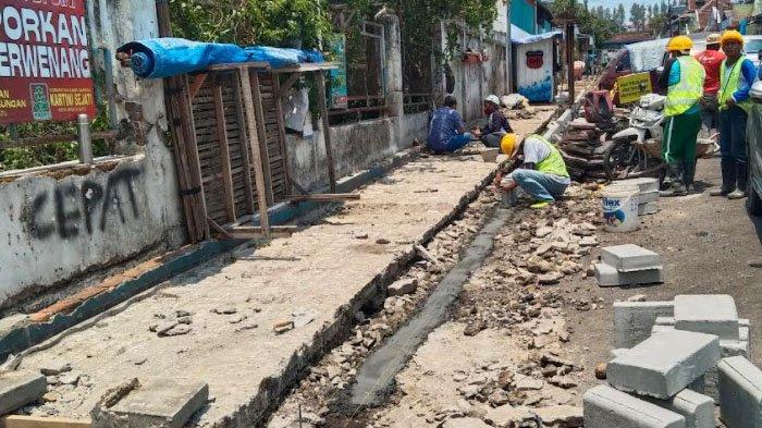 Pemkot Bangun Trotar Ramah Difabel di Alun-alun Kota Batu - Suryamalang.com