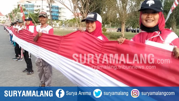 Bendera Merah-Putih Sepanjang 7.500 Meter Milik Mahasiswa Universitas ...