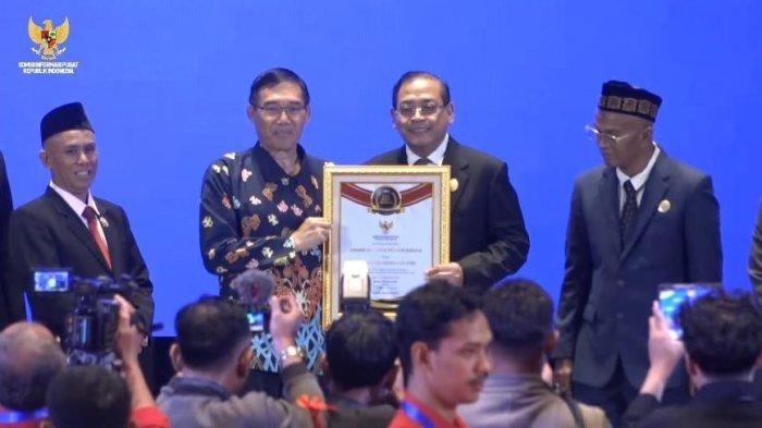 UM Sabet Penghargaan Tertinggi Keterbukaan Informasi Publik 2024 dari Komisi Informasi Pusat RI ...