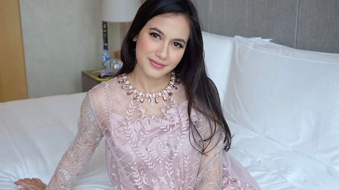 Terlihat Garis Misterius di Dada Pevita Pearce, Netizen : Ya Allah ...