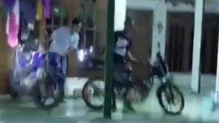 Kronologi Penggerebekan Rumah Penadah Motor Curian di Bangkalan - Suryamalang.com