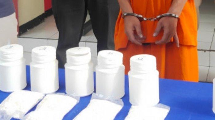 Janda Satu Anak Asal Tulungagung Ini Simpan Sabu-sabu dan Pil Koplo - Suryamalang.com