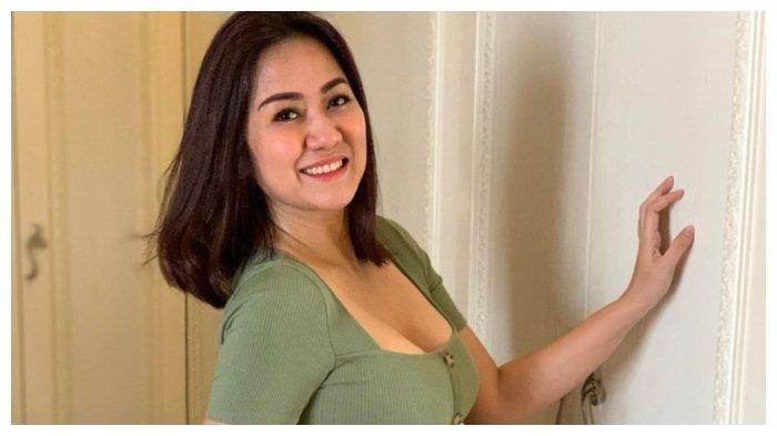 Mendapat Julukan Pemersatu Bangsa, Ini Profil Tante Erni, Suaminya Bukan Orang Sembarangan ...