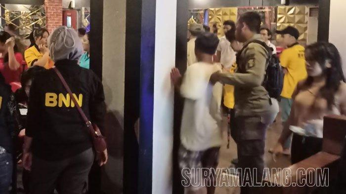 Mengikuti Razia Hotel dan Spa di Kawasan Jalan Embong Malang, Surabaya ...