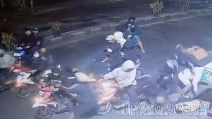 Pengakuan Pemuda Berjaket Atribut Pencak Silat Dikeroyok 15 Orang di Surabaya - Suryamalang.com
